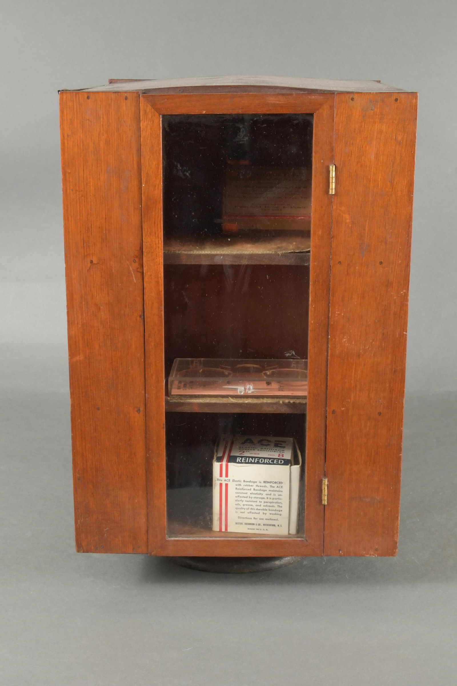 Rotating Drs. Apothecary with Medicine Early 20th - May 16, 2020 ...