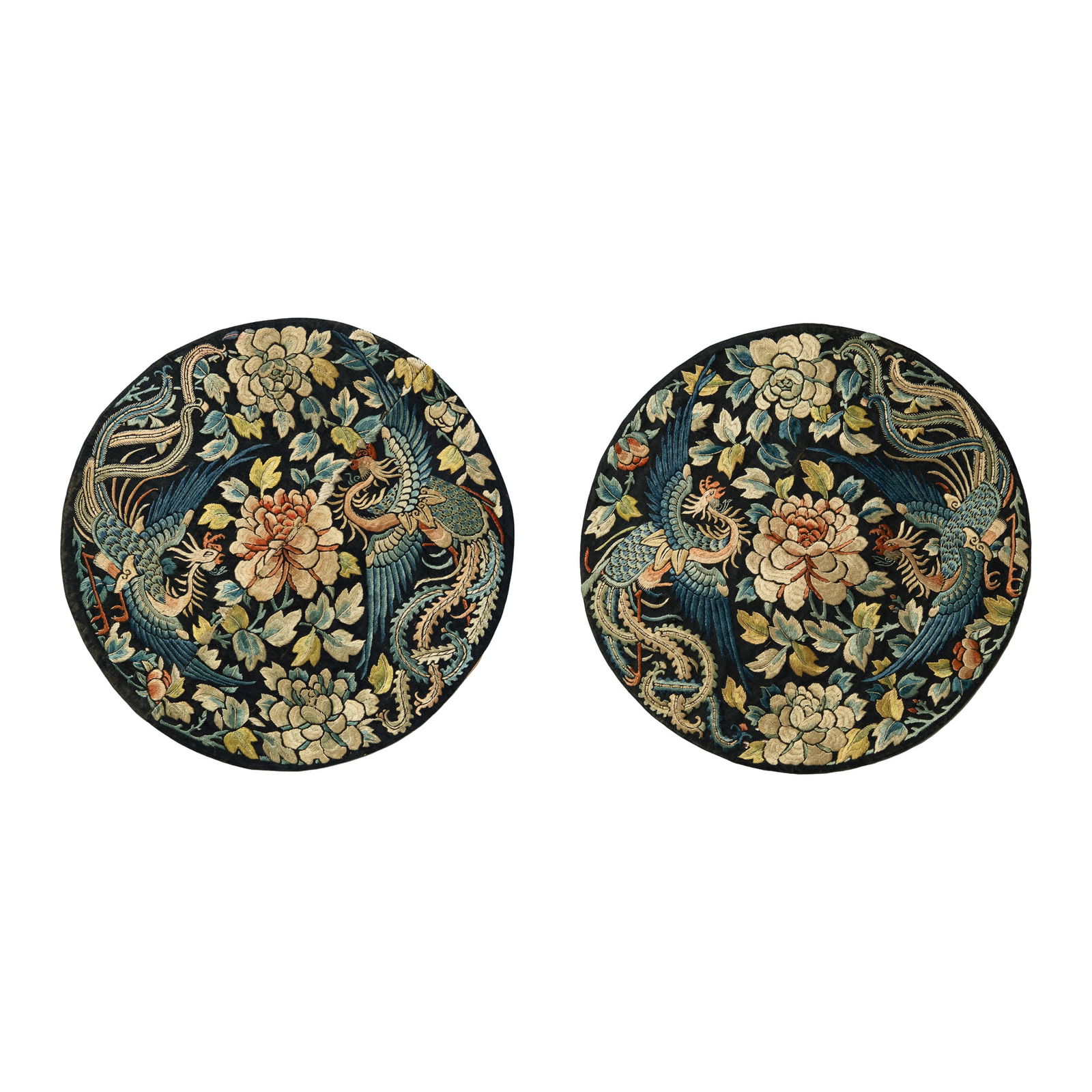 A Pair Of Chinese Silk Embroidery Roundels, 19th Century Auction