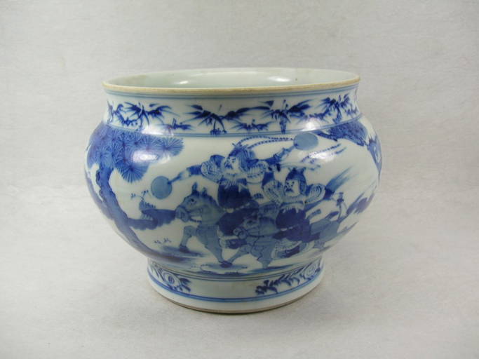 Chinese Transitional Style Blue And White Porcelain Jar