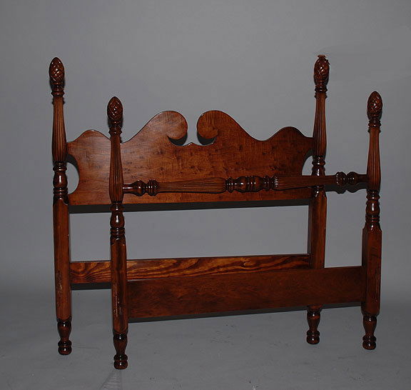 1092: Pair of pineapple poster twin bed frames, 46"h