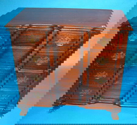 Mahogany Federal Style Block Front Dresser