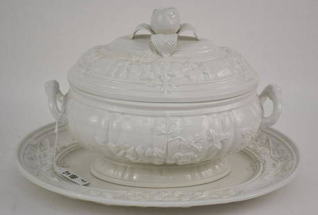 Mottahedeh Musee Des Arts Decoratifs Bird Tureen And Stand