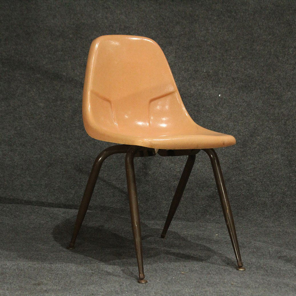 1950s Mid-Century Modern FIBERGLASS SHELL CHAIR