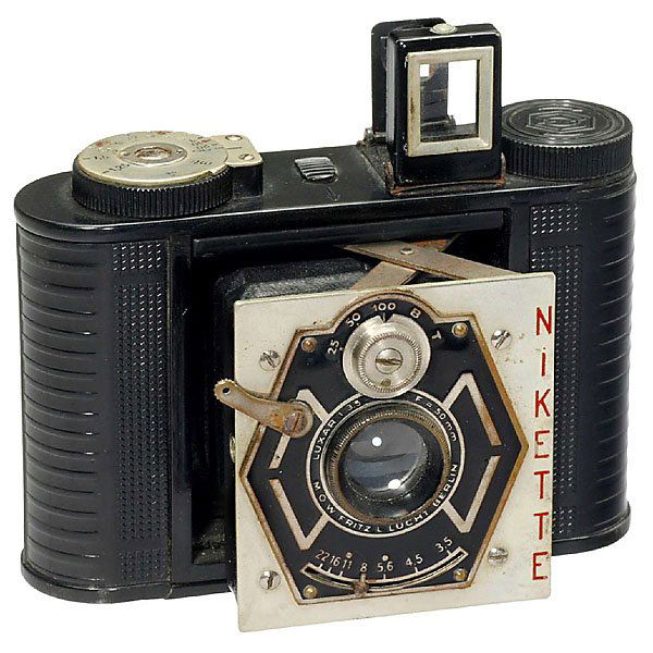 119: World's First Bakelite Rollfilm Folding Camera, 19