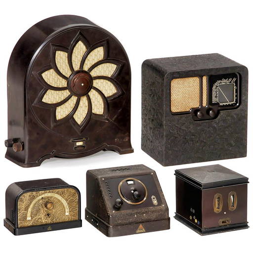 5 Small Tube Radios - Apr 24, 2021 | Auction Team Breker in Germany