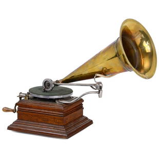 Royal Talking Machine With Metal Horn.
