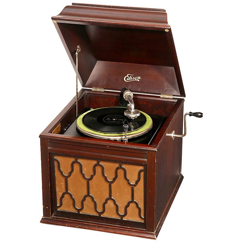 656: Edison Diamond Disc Phonograph