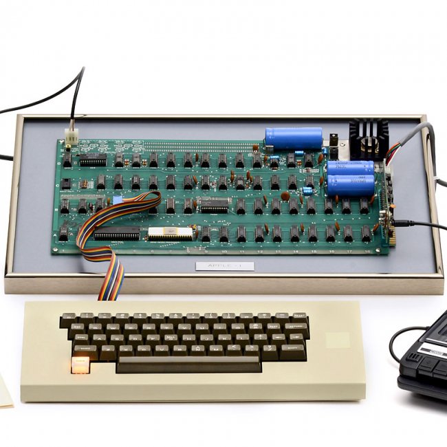 Original "Apple-1 Computer", 1976 : Lot 22