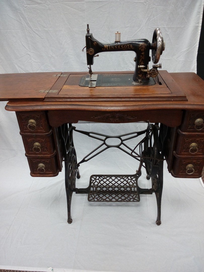 Vintage Minnesota Sewing Machine - May 01, 2016 | St Clair Auctions in FL Vintage Minnesota Sewing Machine - May 01, 2016 | St Clair Auctions in FL