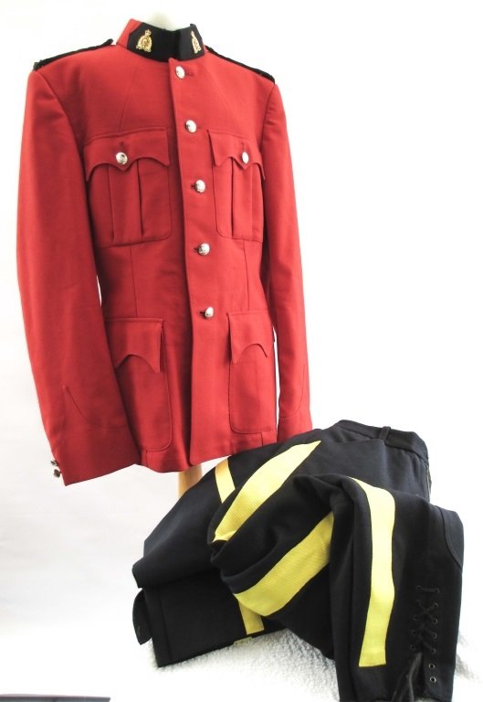 RCMP ROYAL CANADIAN MOUNTED POLICE UNIFORM