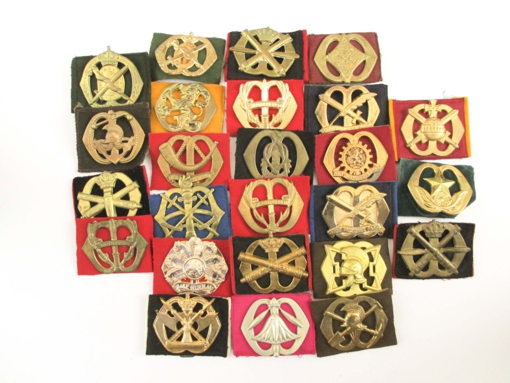 NETHERLANDS - 25 DUTCH ARMY BADGES