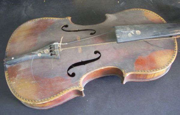 3308A: Antique violin with floral mother of pearl inlay - May 05, 2008 ...