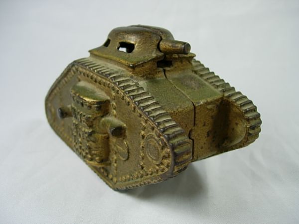 92: ANTIQUE WWI 1918 TANK BANK USA CAST IRON ORIGINAL