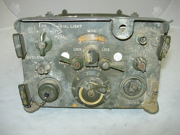 WWII US ARMY FIELD RADIO 4"x7"x15"