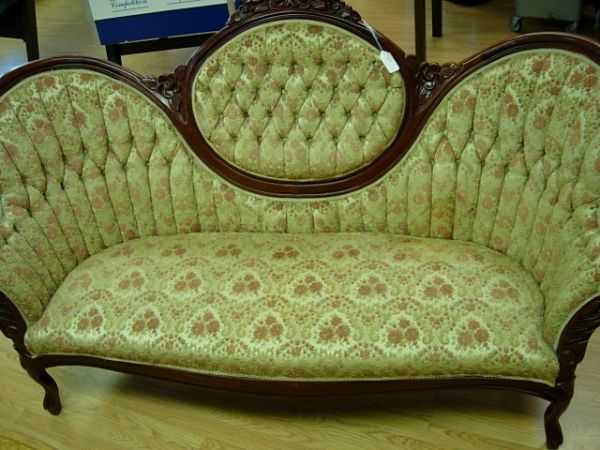 VICTORIAN KIMBALL PARLOR SOFA MEDALLION LOOSE : Lot 10202