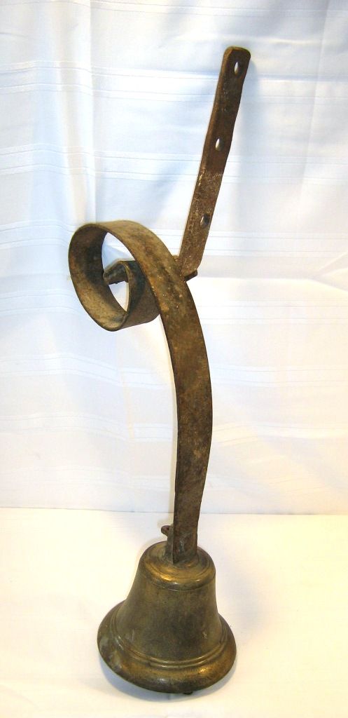 Antique Cast Iron Farm Dinner Bell Operating