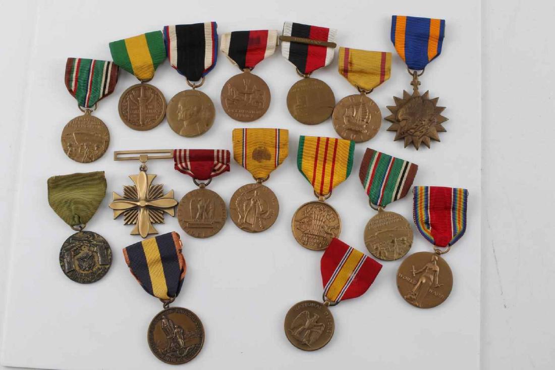 US MILITARY SERVICE AND OCCUPATION BADGE LOT