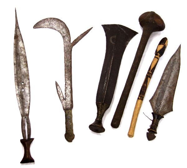 GROUPING OF AFRICAN ETHNOGRAPHIC TRIBAL WEAPONS