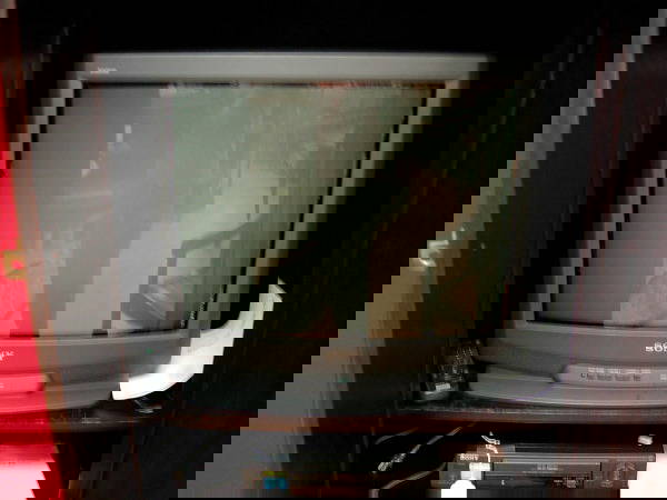 Sony Trinitron Color Tv 32" (kv 27920) With Manual