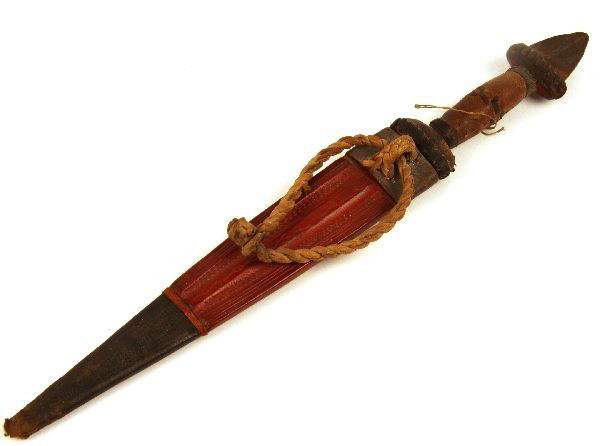 ANTIQUE AFRICAN TRIBAL DAGGER : Lot 1116