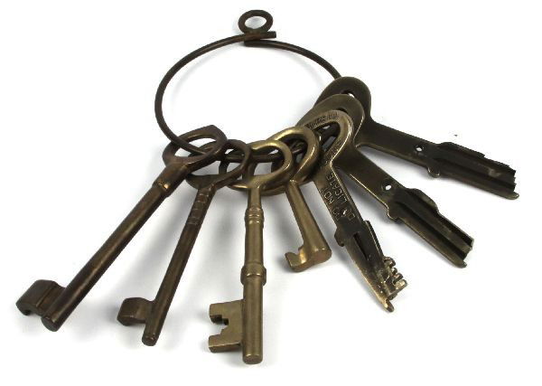 ORIGINAL FEDERAL PRISON KEYS AND RING : Lot 1273