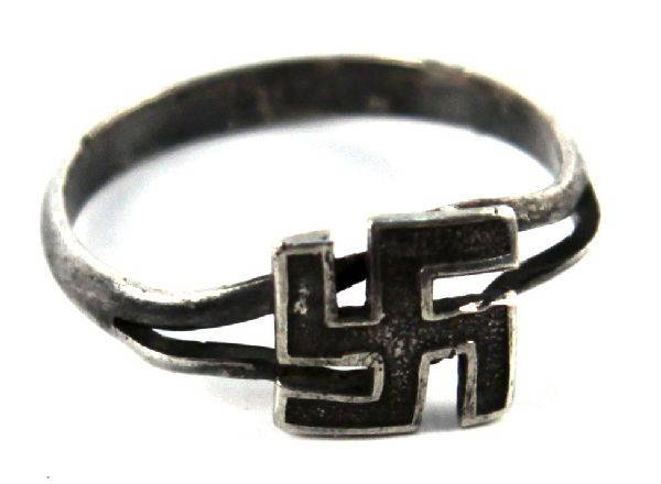 WWII GERMAN LADIES STERLING SILVER SWASTIKA RING - Jan 29, 2012 ...