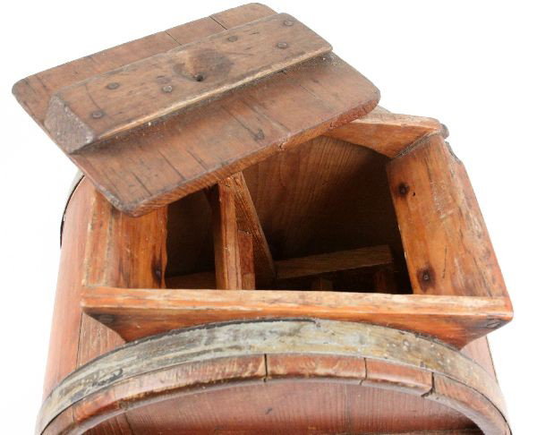 ANTIQUE WOODEN BUTTER CHURN : Lot 5119