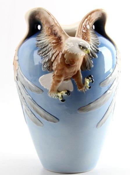FRANZ PORCELAIN EAGLE VASE XP1682 BY JEN WOO : Lot 138