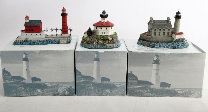 GROUP OF 3 HARBOUR LIGHTS LIGHTHOUSES IN BOXES