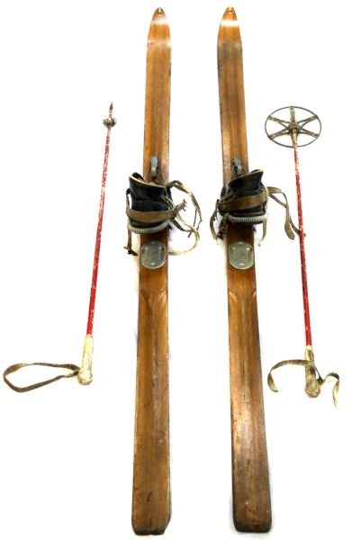WWII NORTHLAND US MILITARY SKIS WITH POLES & SHOES