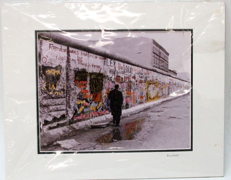 ORIGINAL GARRY SEIDEL BERLIN WALL 1989 PHOTO