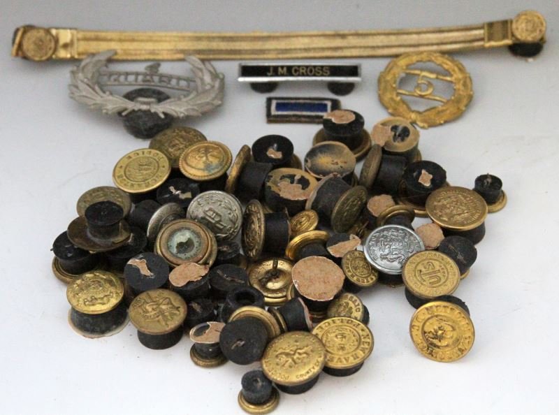 OVER 50 VINTAGE US POLICE BRASS BUTTONS 2 BADGES