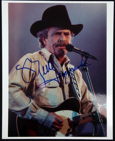 AUTOGRAPHED 8X10 LAB PHOTO OF MERLE HAGGARD