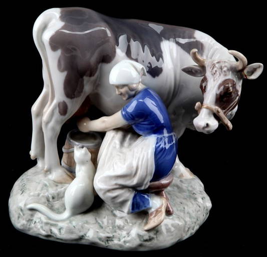 Bing & Grodahl Signed Axel Locher Dairy Maid #2017