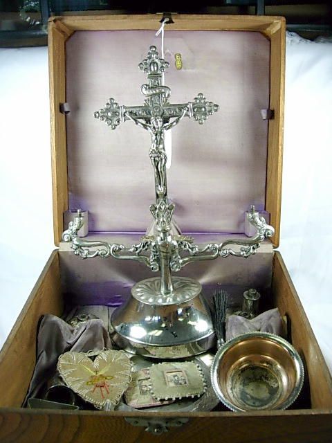 457: ANTIQUE CATHOLIC HOME SICK CALL HOMAN ALTAR BOX