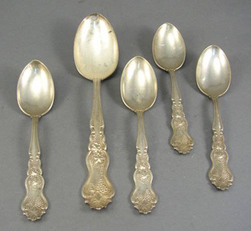 10 Antique Vintage Grape Pattern Flatware. Inclu