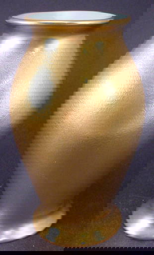 58c: "pickard" Porcelain Classic Form Vase With Heavy G