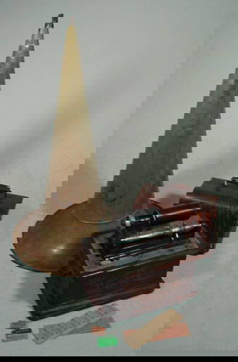 "the Graphophone By Columbia Phonograph Co. Ny,lo