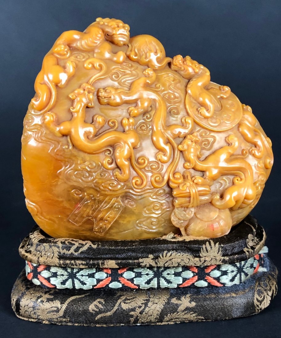 An Inscribed Yellow Soapstone Tianhuang Seal