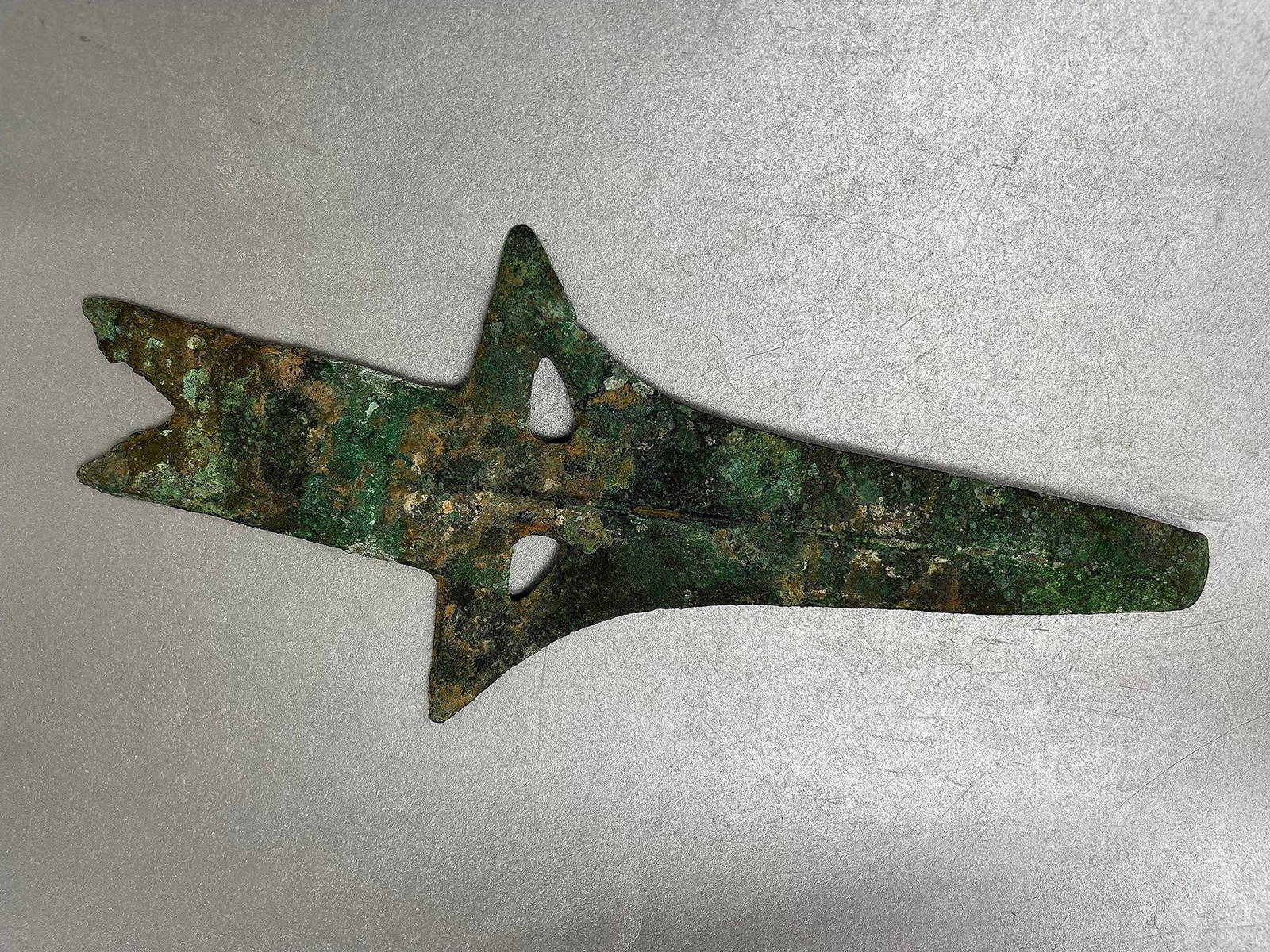 A Chinese Bronze Halberd Blade Auction