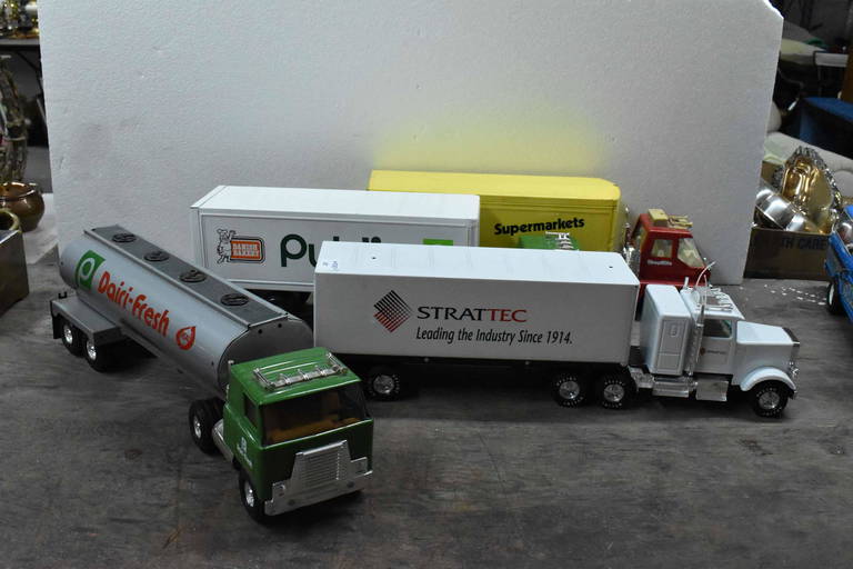 Group Of Assorted Vintage Tractor Trailer Trucks