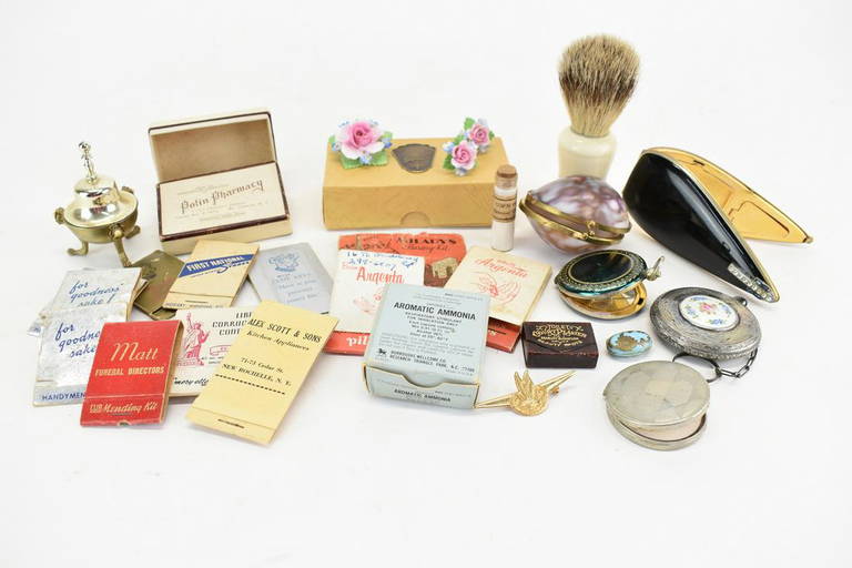 Vintage Ladies Compacts and Surprise Lot - Dec 17, 2021 | Nye & Company ...