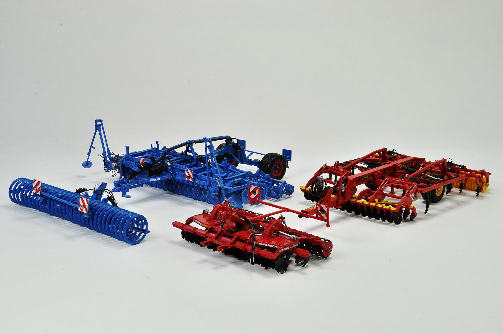 Universal Hobbies 1/32 Diecast Model Farm Issues - Jul 02, 2021 | M&M ...