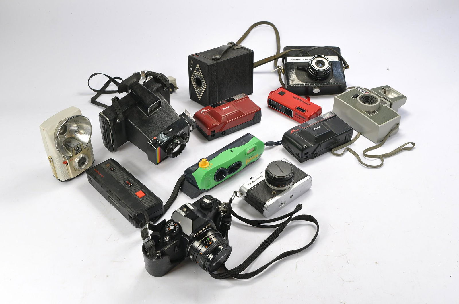 Vintage group of Cameras and equipment comprising of: Ilford Sprite 35 ...
