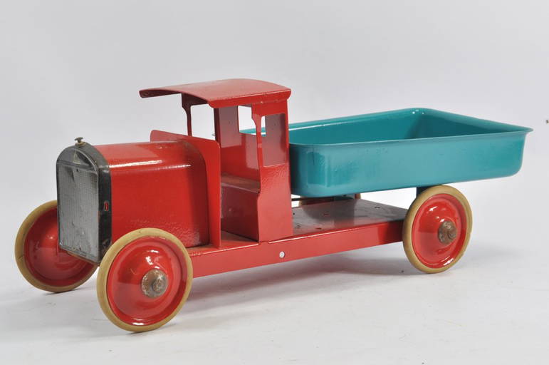 Triang Pre War Bedford Tipper Lorry. Restored But Still