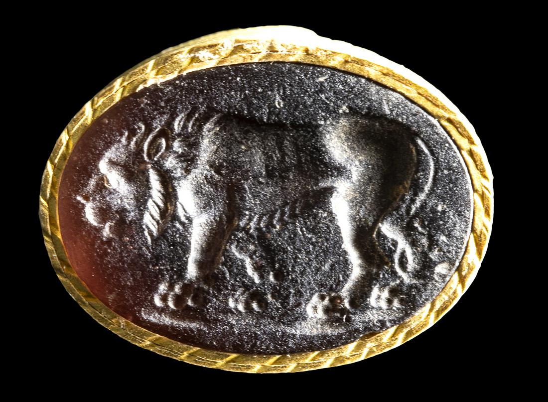 A Roman Glass Intaglio Set In A Gilded Paper Frame. Lion. Auction