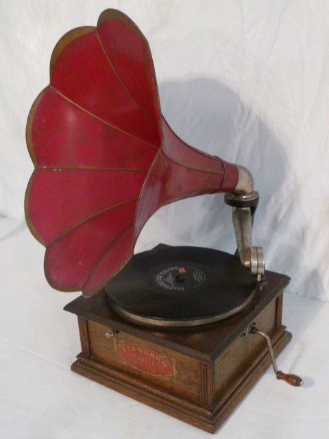 ANTIQUE STANDARD TALKING MACHINE MODEL A PHONOGRAPH