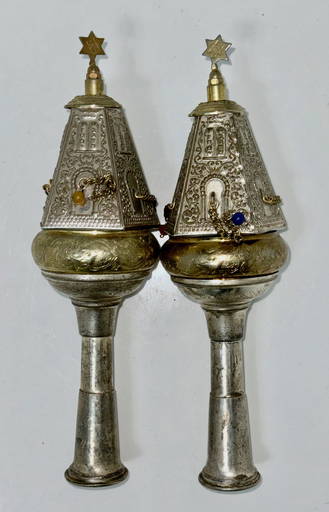 Judaica: Rimonim Torah Scroll Silver Plate Finials