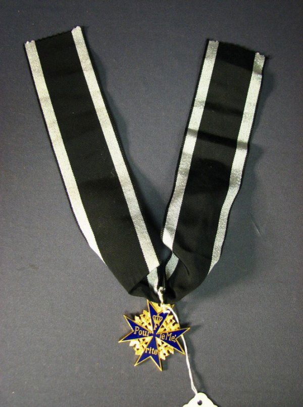 5724: WWI GERMAN BLUE MAX MEDAL REPRODUCTION