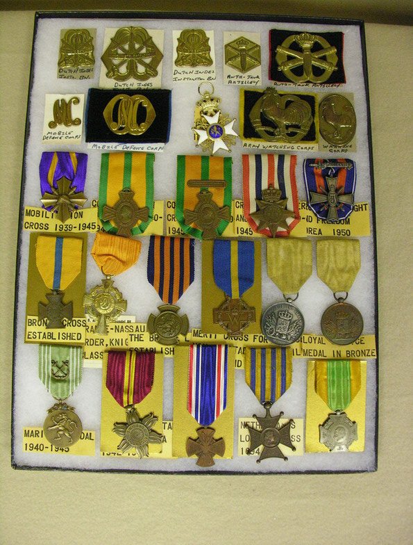 97: DUTCH NETHERLANDS MILITARY AWARDS MEDALS